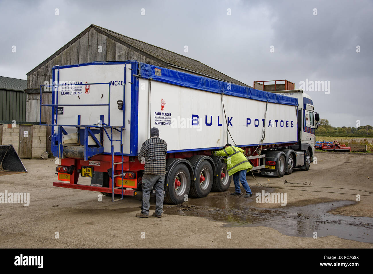 Lorry with potatoes hi-res stock photography and images - Alamy