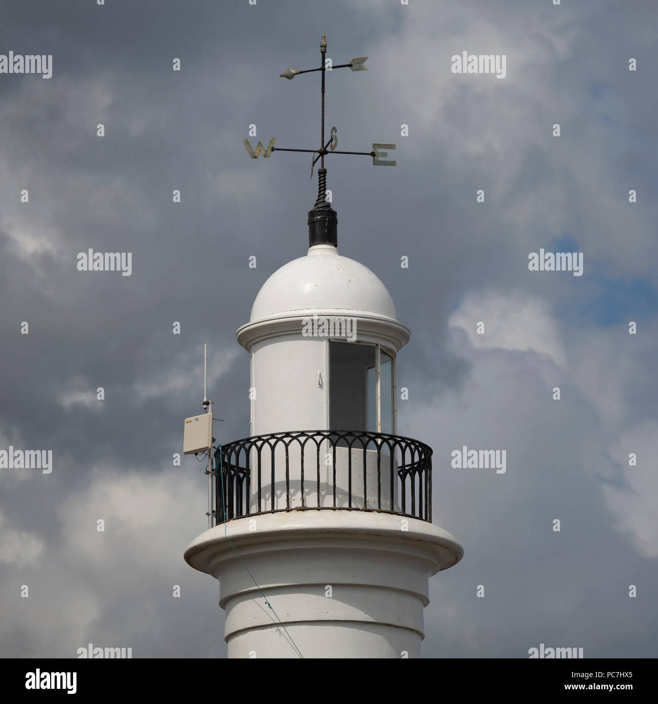 Old pier lighthouse roker hi-res stock photography and images - Alamy