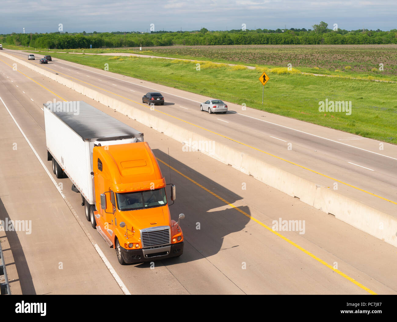18 wheeler trucks hi-res stock photography and images - Alamy