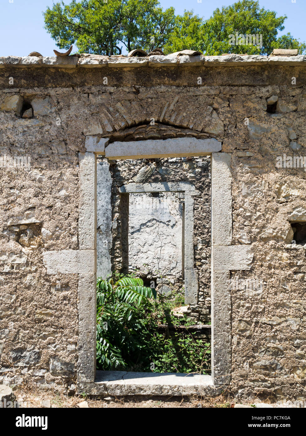 Old house in Perithia, Greece Stock Photo - Alamy