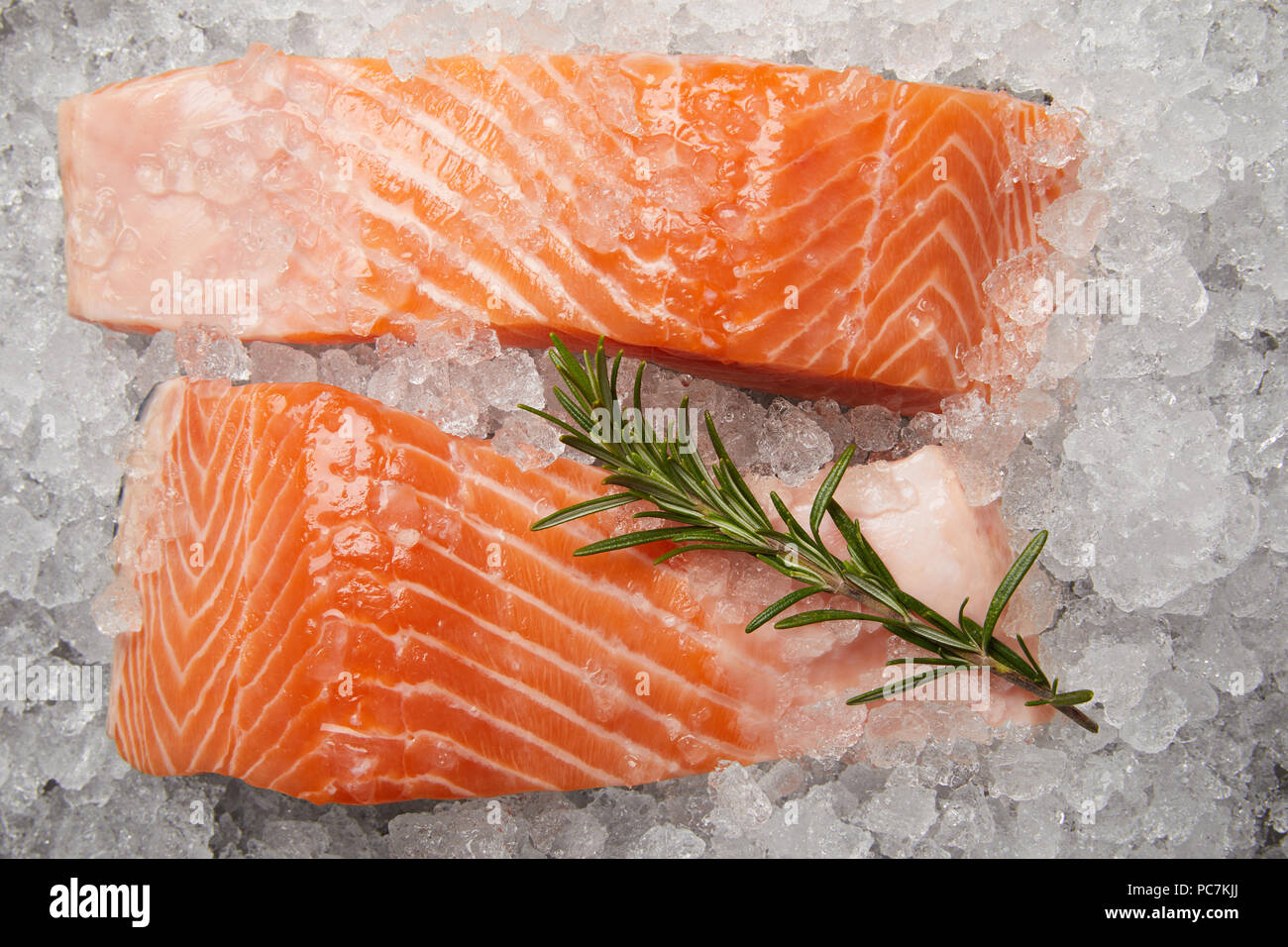 Sliced fish on ice hi-res stock photography and images - Alamy