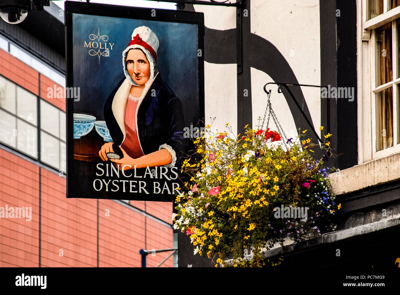 England Manchester, Sinclairs Oyster Bar Stock Photo - Alamy