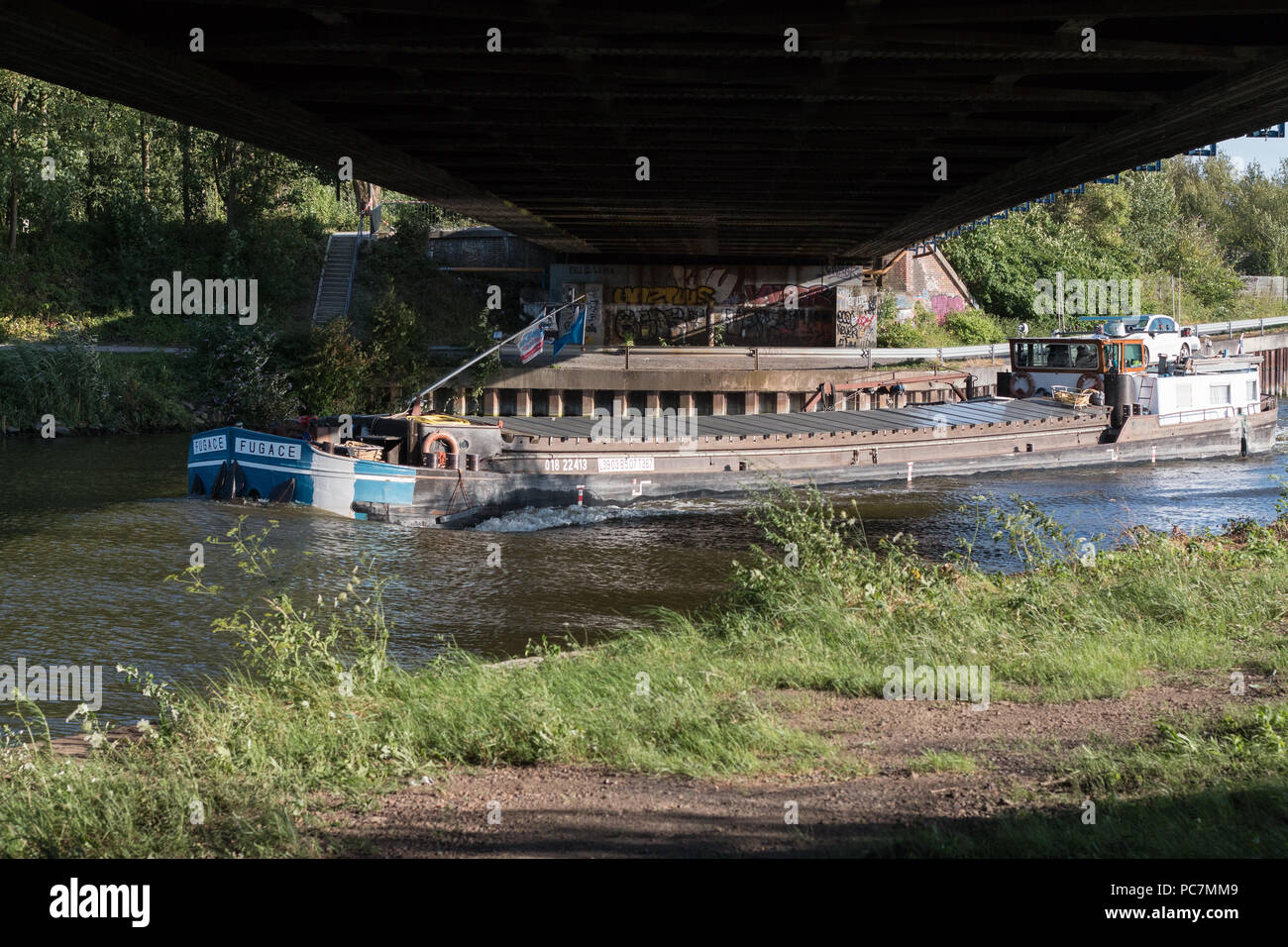 Shipload hi-res stock photography and images - Alamy