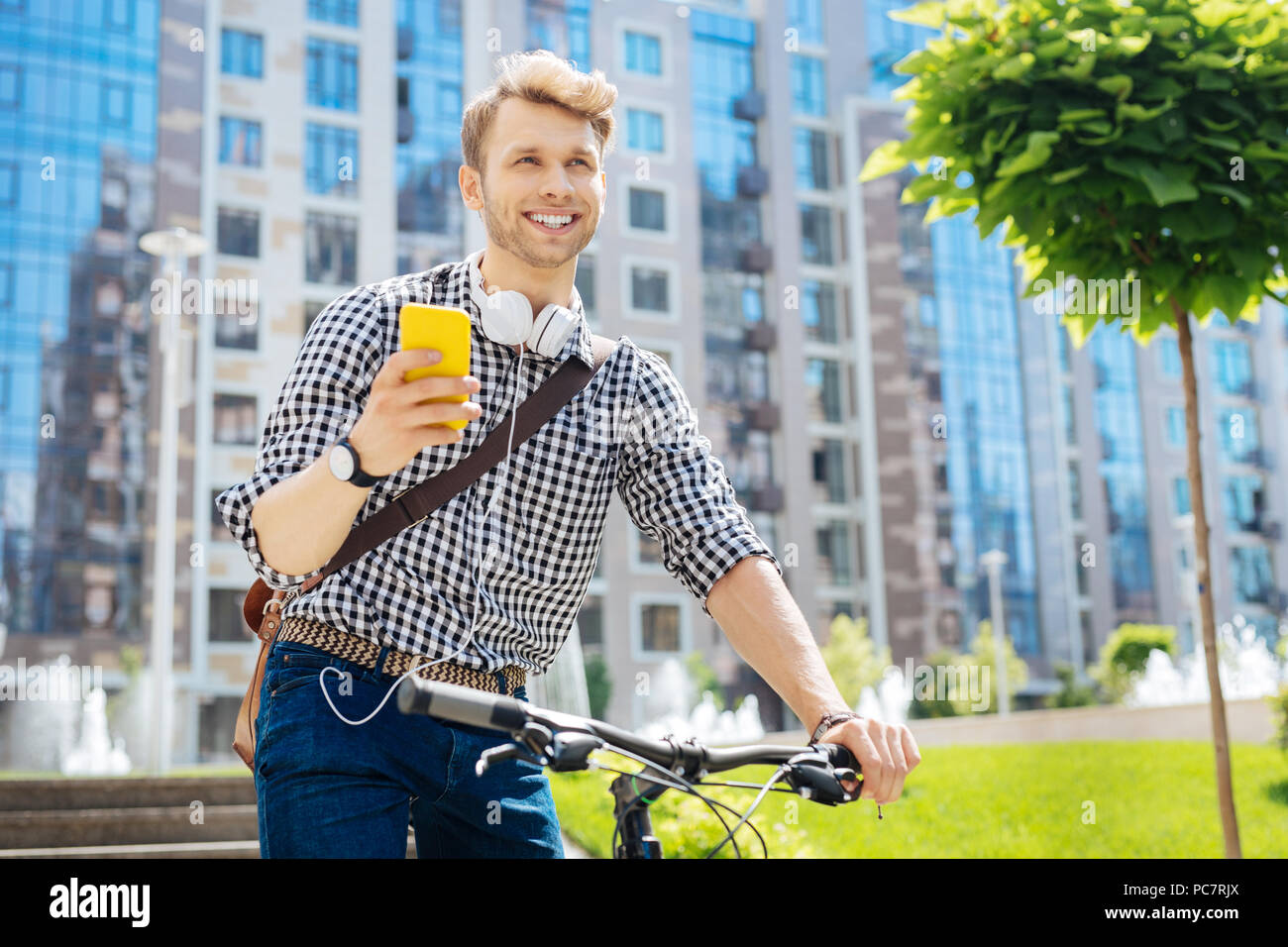 Smartphone activity hi-res stock photography and images - Alamy