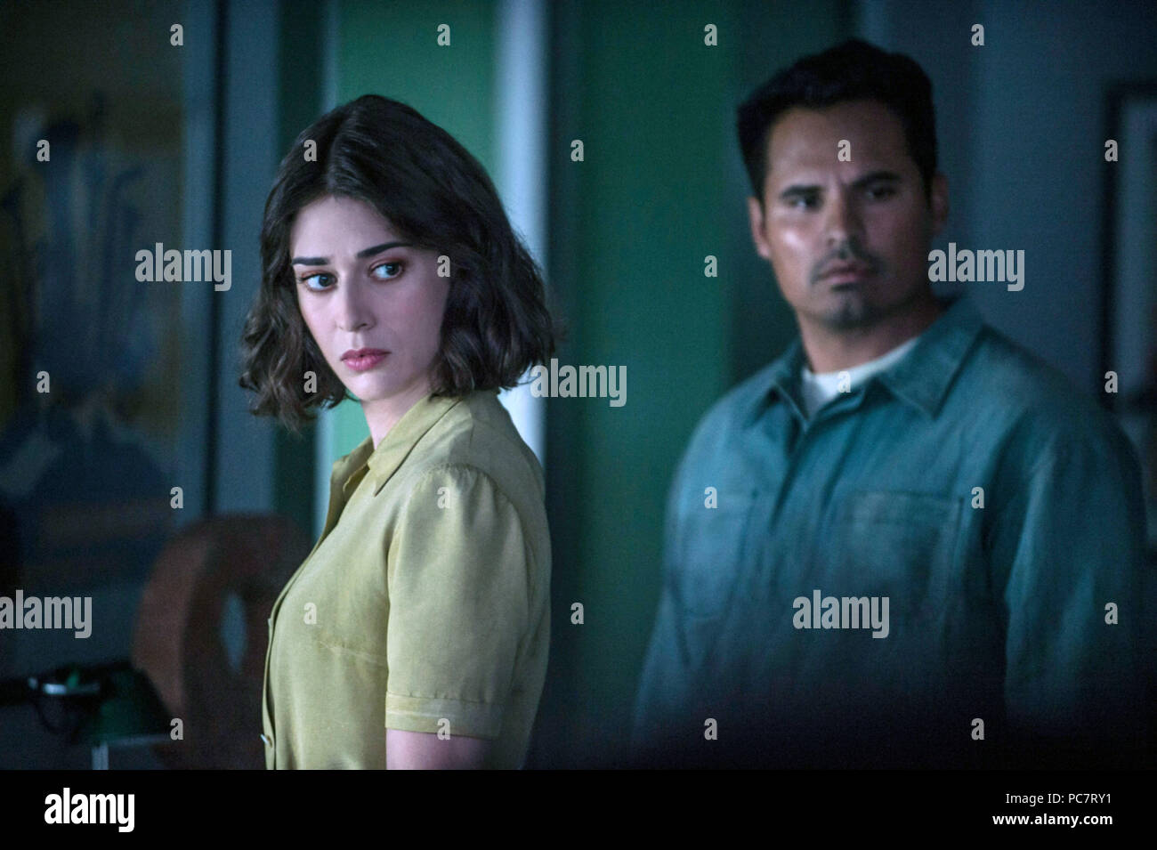 EXTINCTION, from left: Lizzy Caplan, Michael Pena, 2018. ph Aleksandar ...