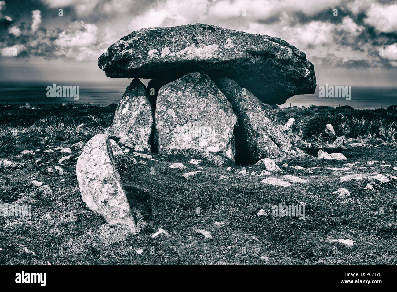 Chun Quoit, Ancient Burial Chamber near Pendeen, Cornwall UK Stock ...