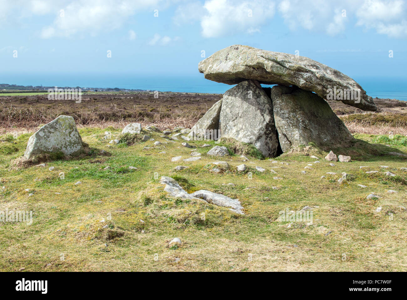 Chun Quoit, Ancient Burial Chamber near Pendeen, Cornwall UK Stock ...
