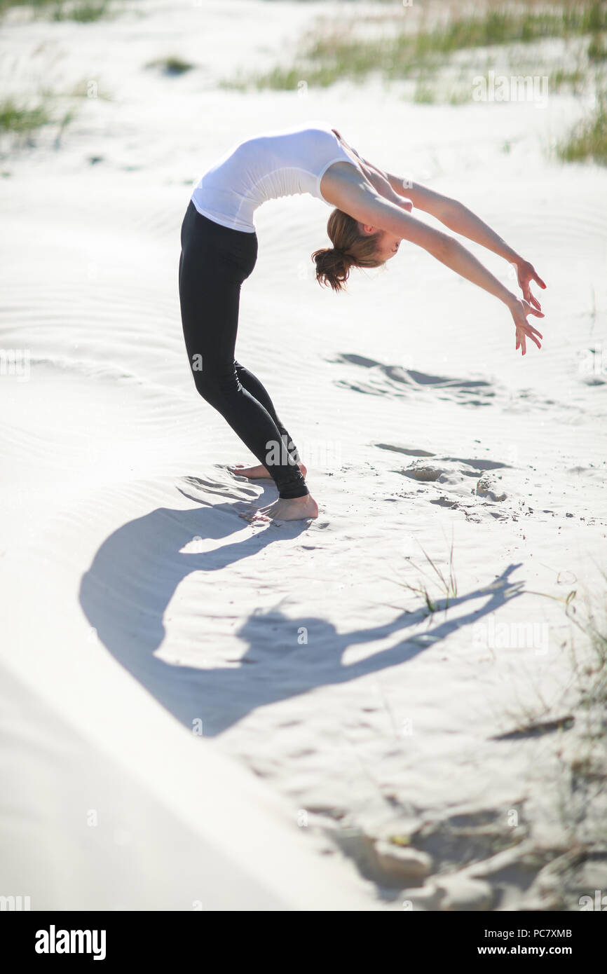 Yoga on the beach Stock Photo - Alamy