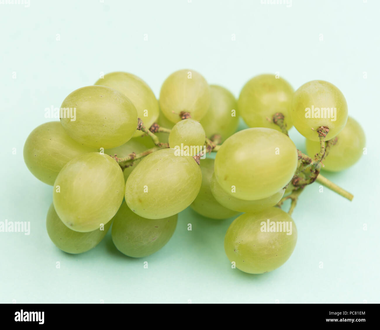 Fresh grapes fruit background hanging hi-res stock photography and ...