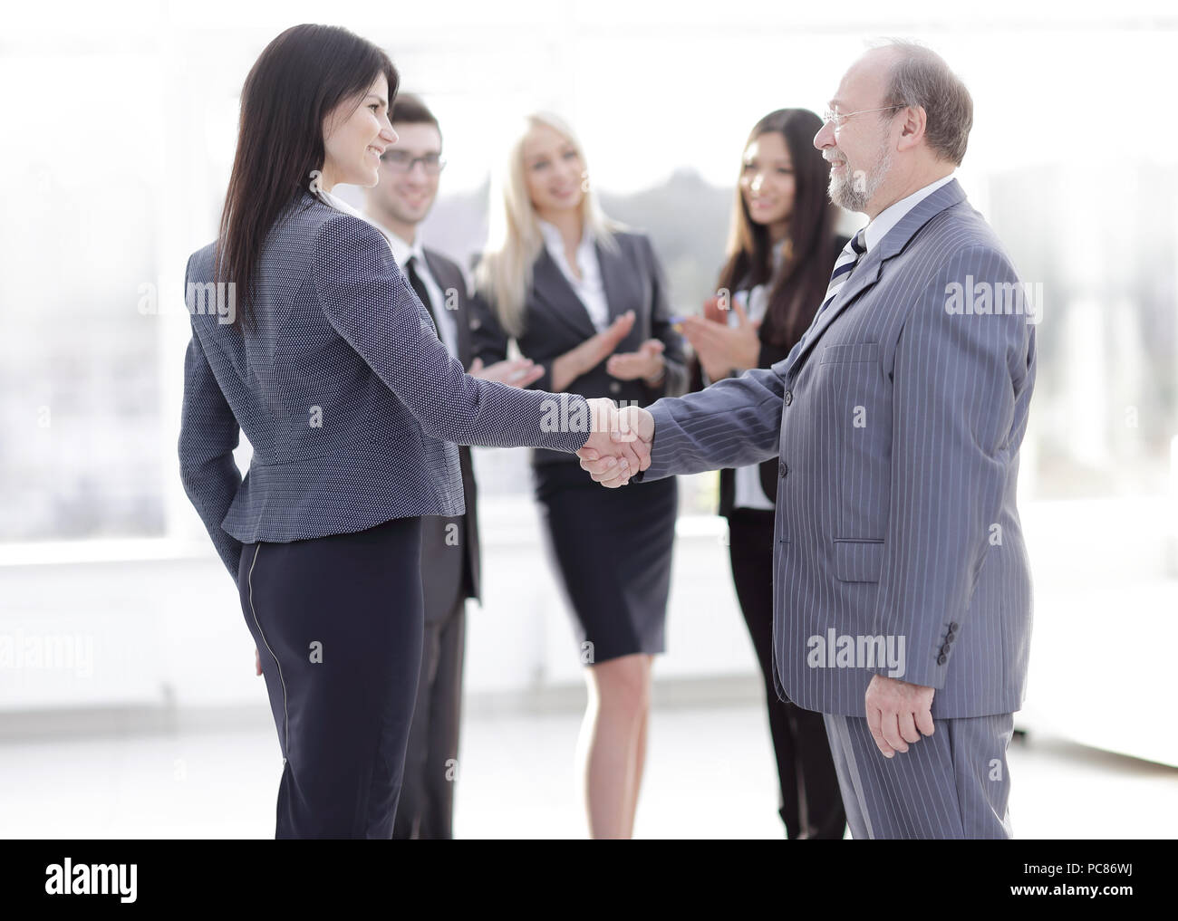 handshake of a businessman and business woman Stock Photo - Alamy
