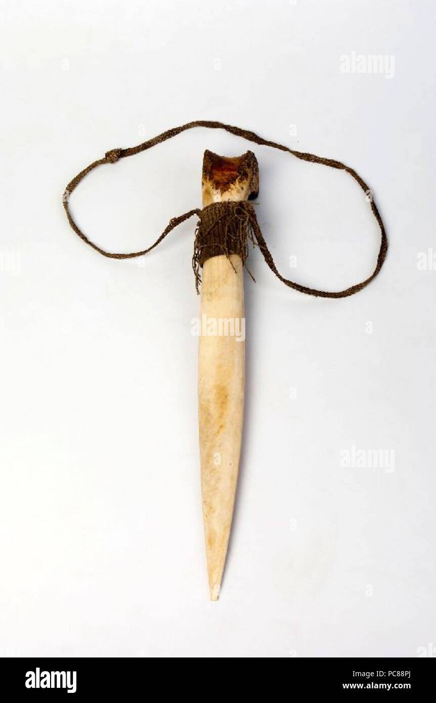 64 Dagger of cassowary bone - Collectie stichting Nationaal Museum van ...
