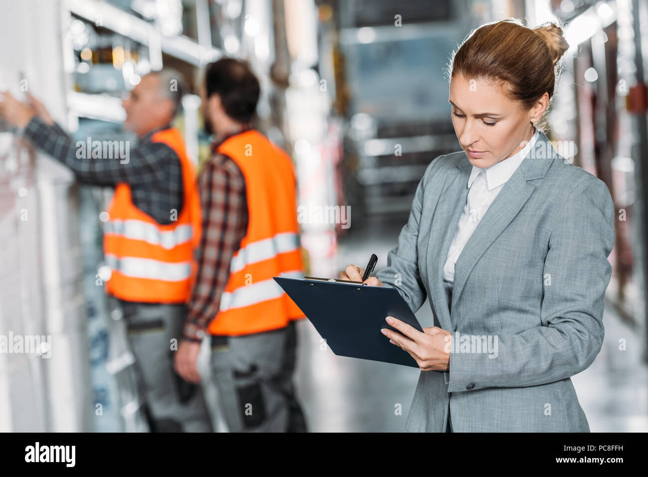 Men inspector hi-res stock photography and images - Alamy