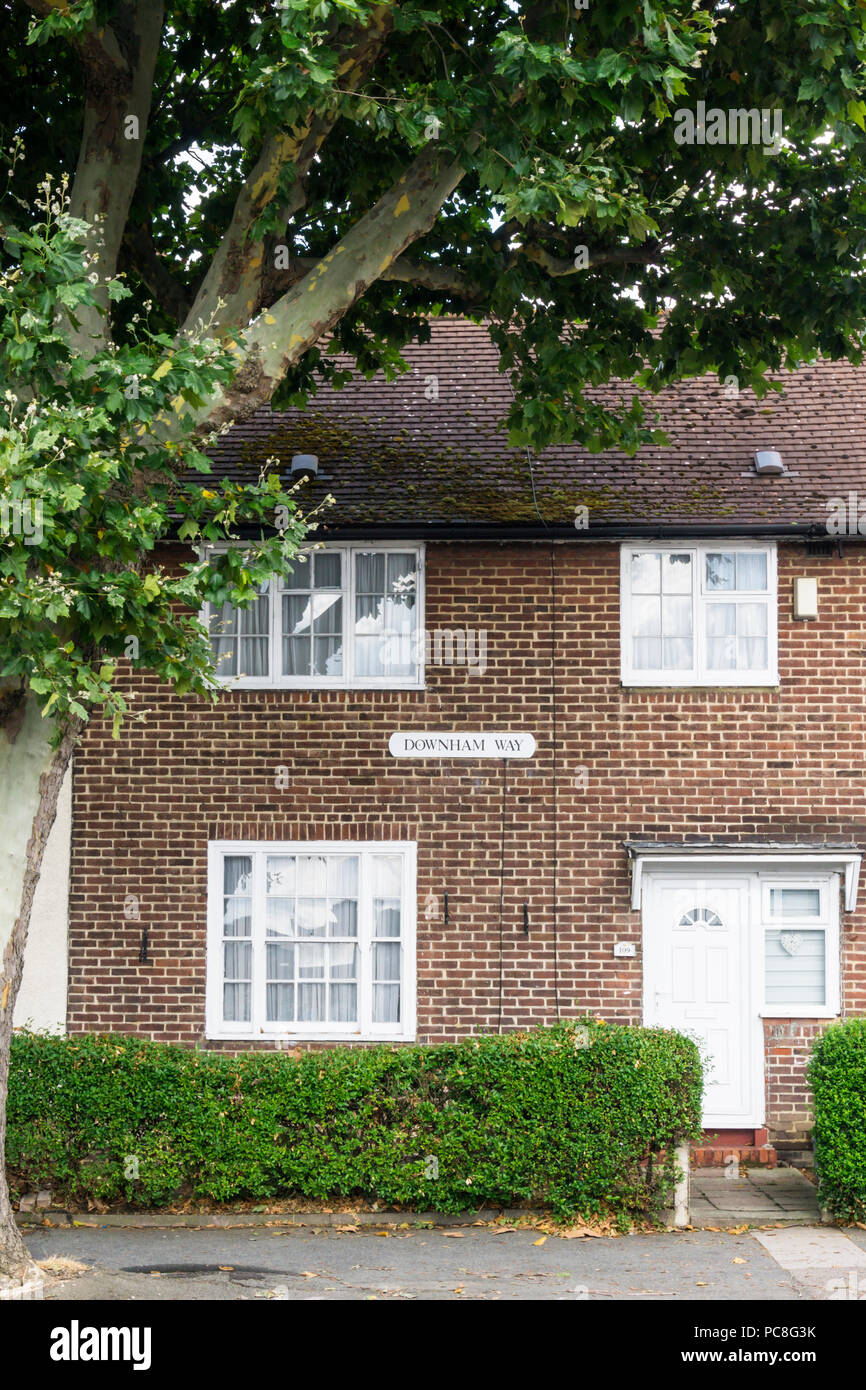 Lcc cottage estate hi-res stock photography and images - Alamy