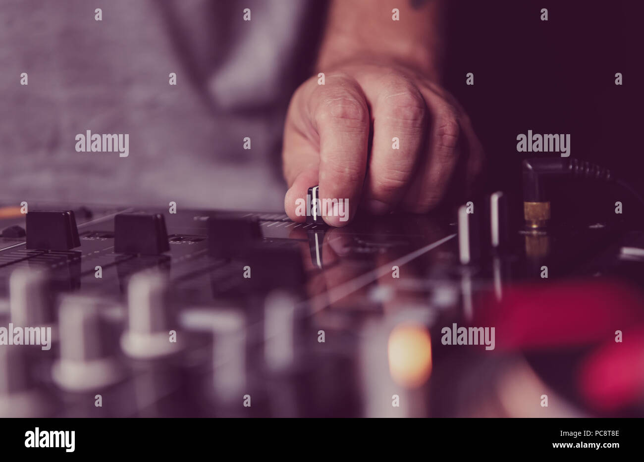 Vintage mixing console hi-res stock photography and images - Alamy