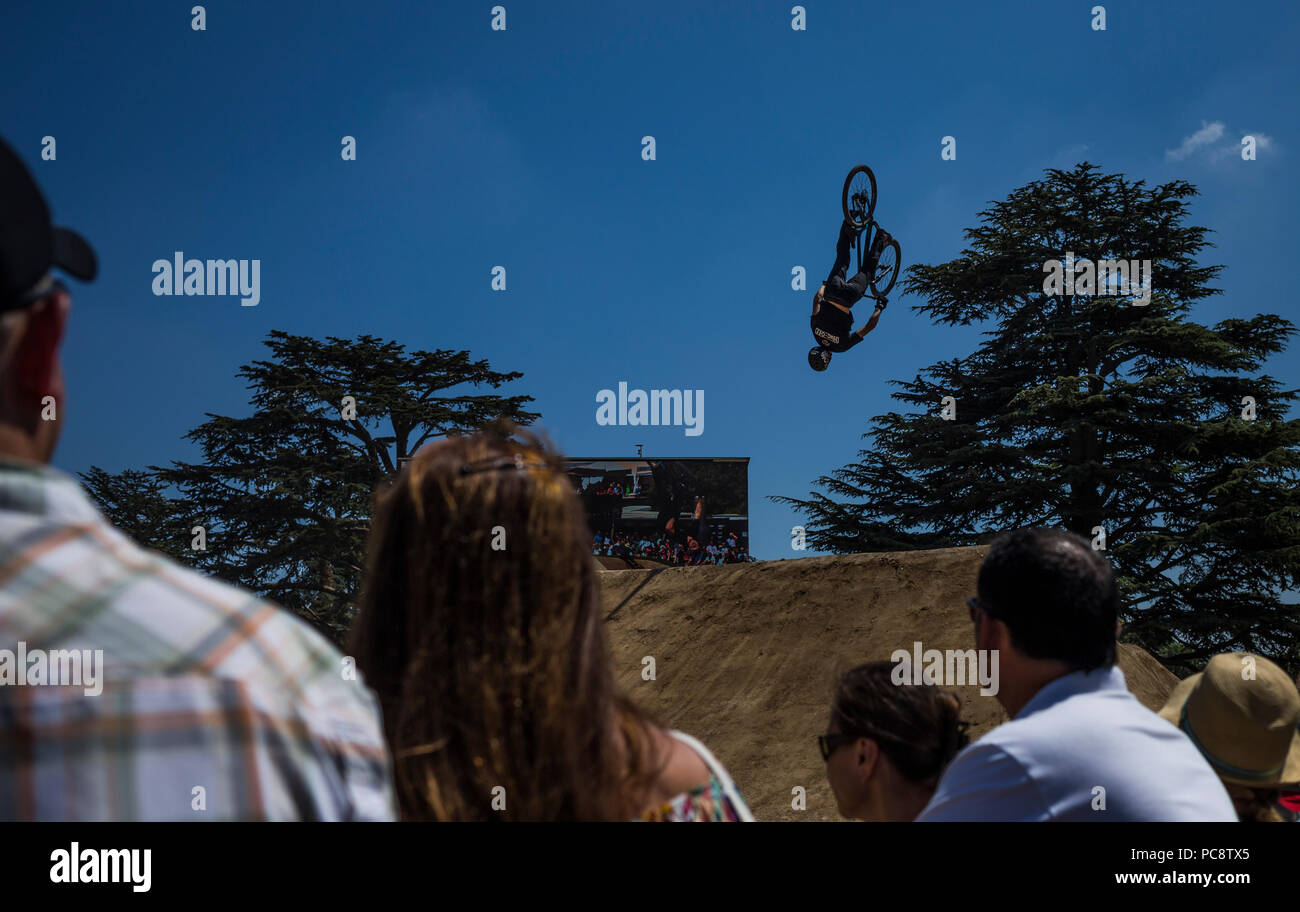Front flip hi-res stock photography and images - Alamy
