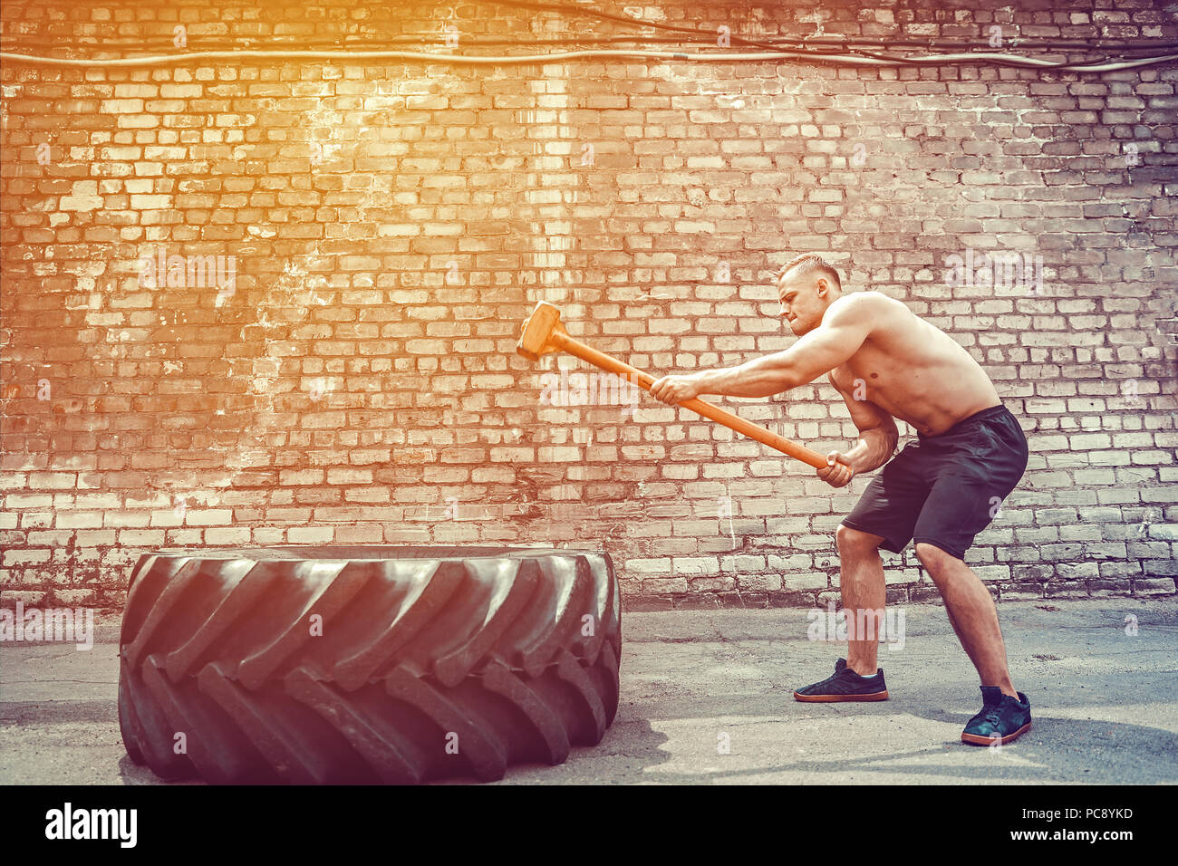 Crossfit sledge hammer man workout hi-res stock photography and images ...