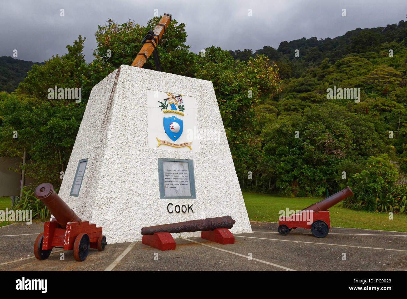 Captain cook ship hi-res stock photography and images - Alamy