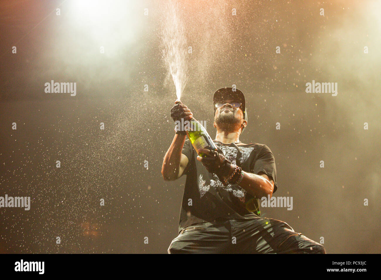 Wu tang clan rap group hi-res stock photography and images - Alamy