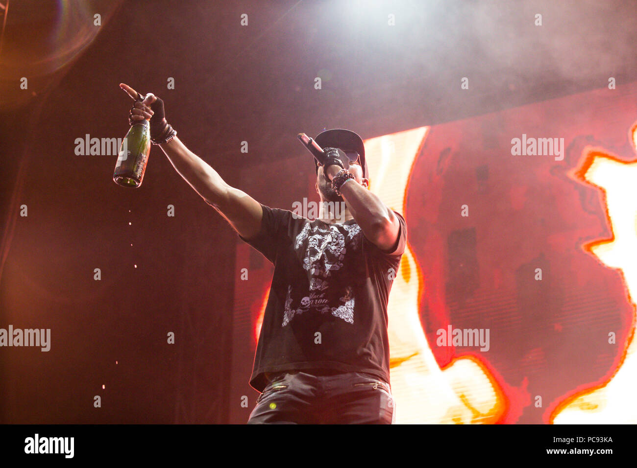 Wu tang clan rap group hi-res stock photography and images - Alamy