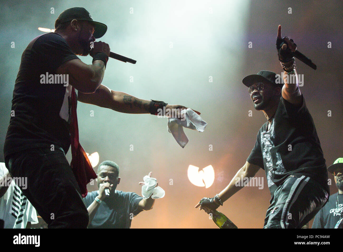Wu tang clan rap group hi-res stock photography and images - Alamy
