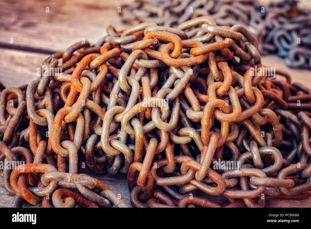 a pile of rusty old chain Stock Photo - Alamy
