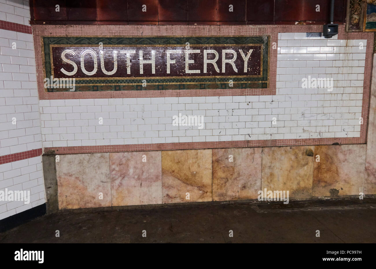 South Ferry station on the 1 Line Subway Stock Photo - Alamy