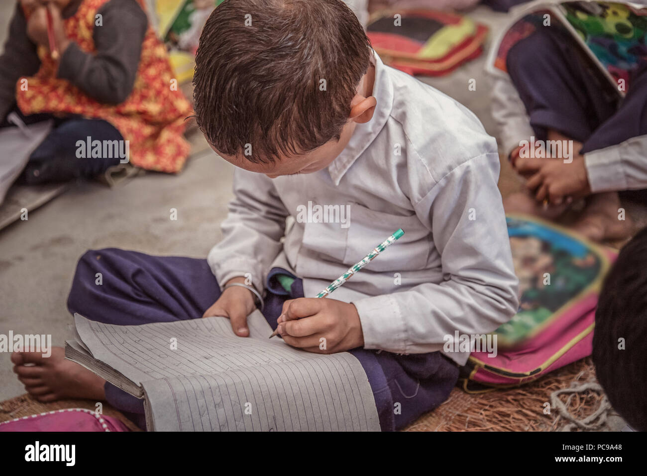 Indian children studying hi-res stock photography and images - Alamy