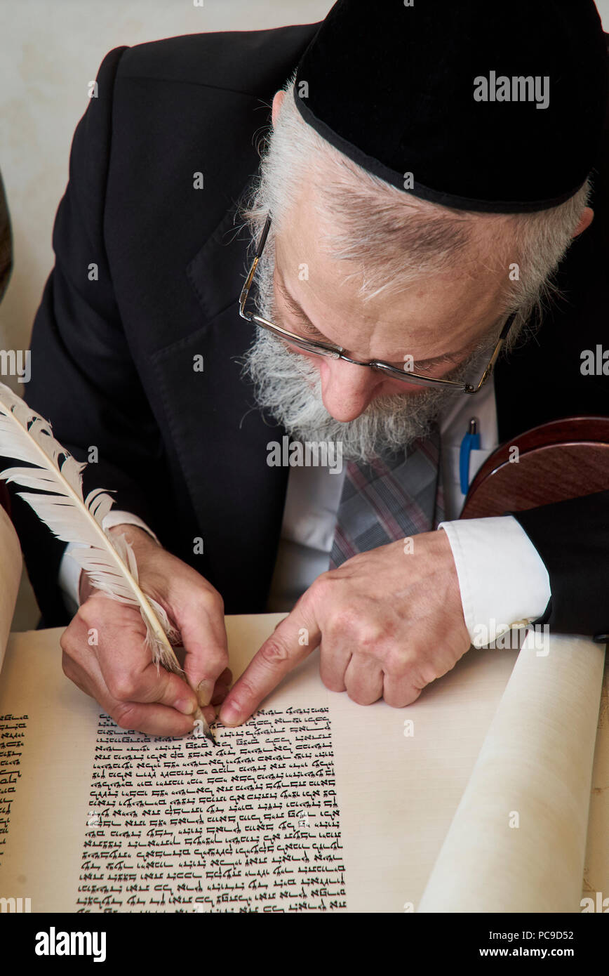 Siyum sefer torah hi-res stock photography and images - Alamy