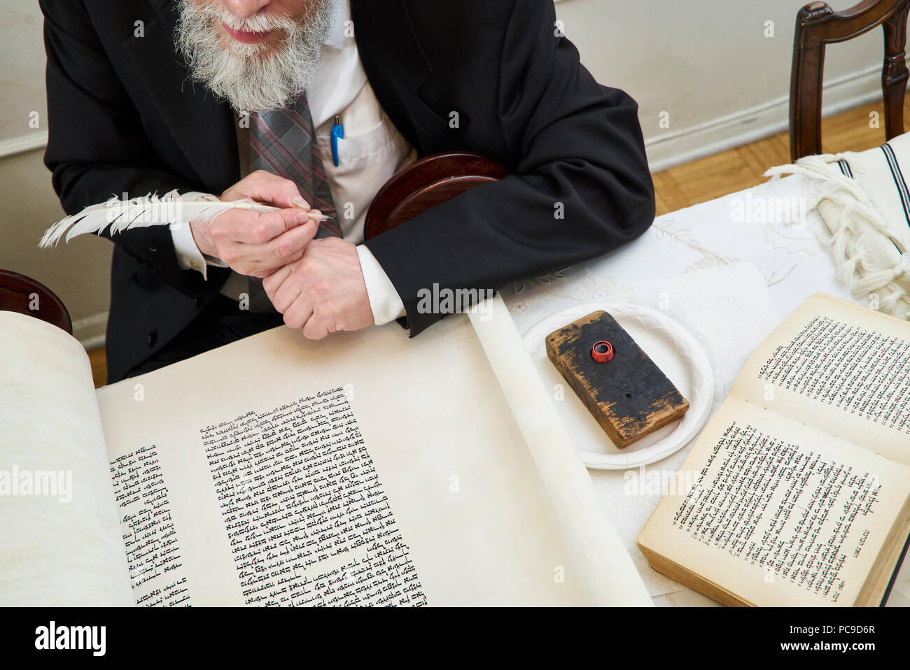 Siyum Sefer Torah Stock Photo - Alamy