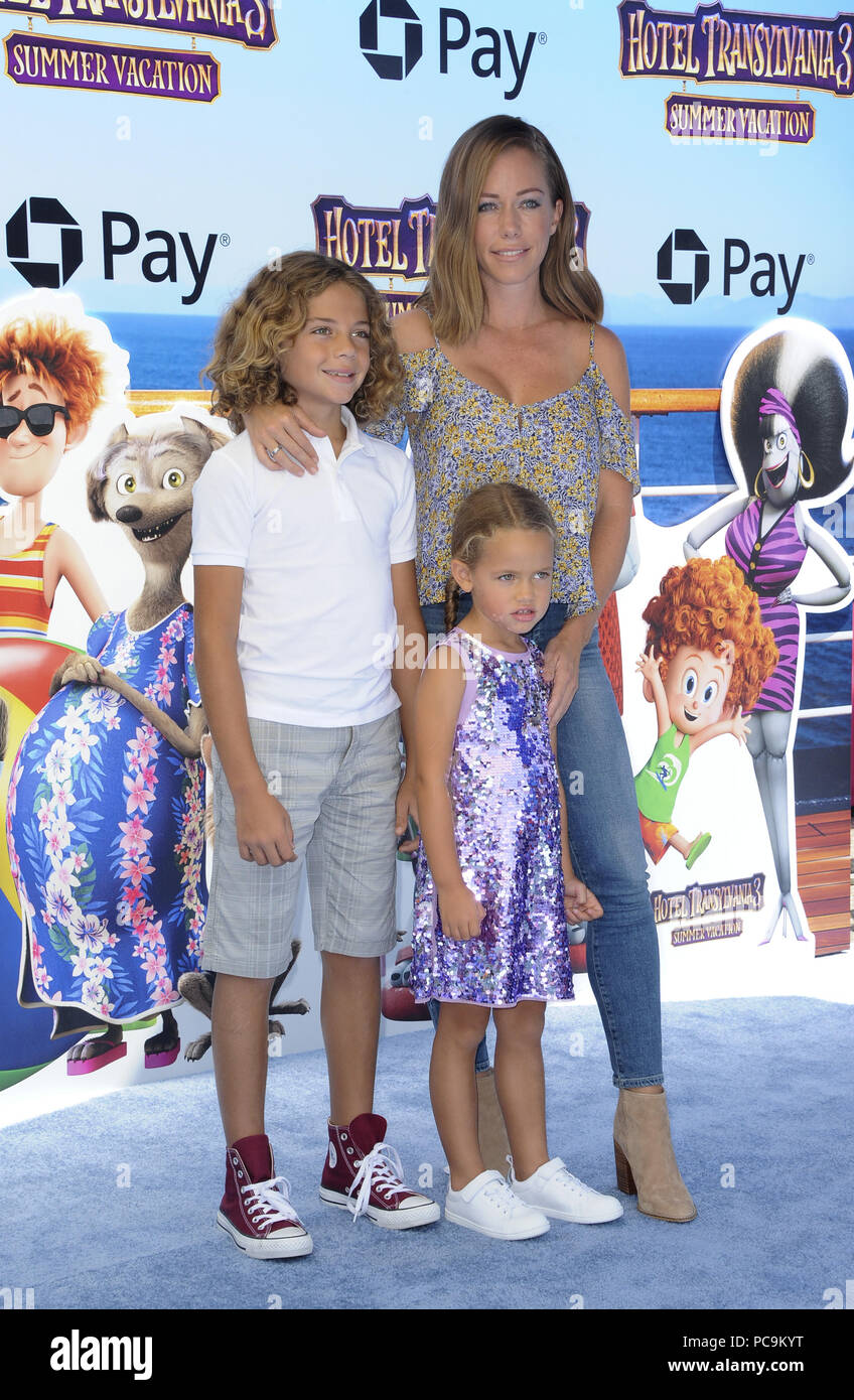 Hotel Transylvania 3 Summer Vacation Featuring: Kendra Wilkinson, Hank ...