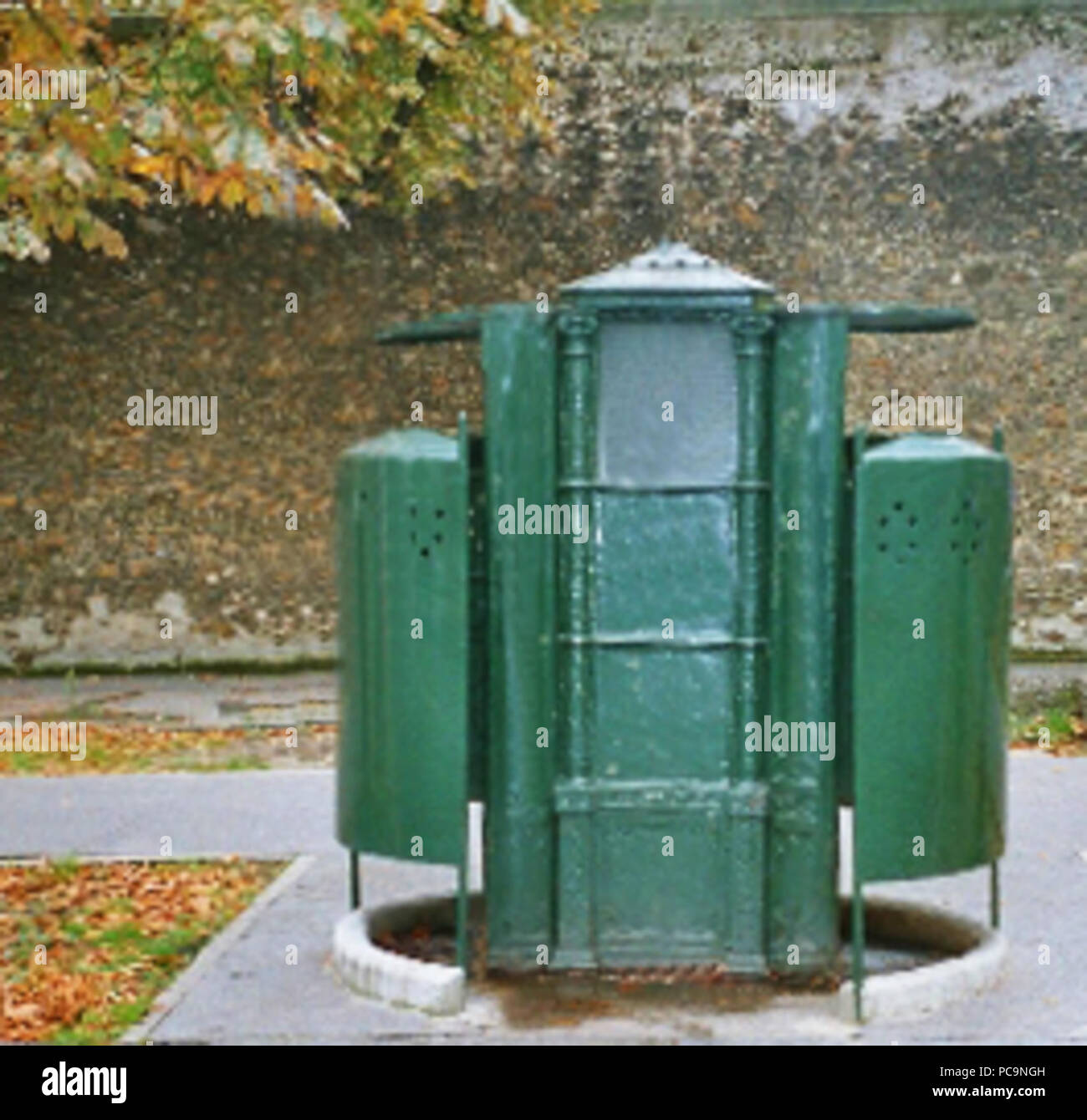 56 Vespasienne du boulevard Arago Stock Photo - Alamy