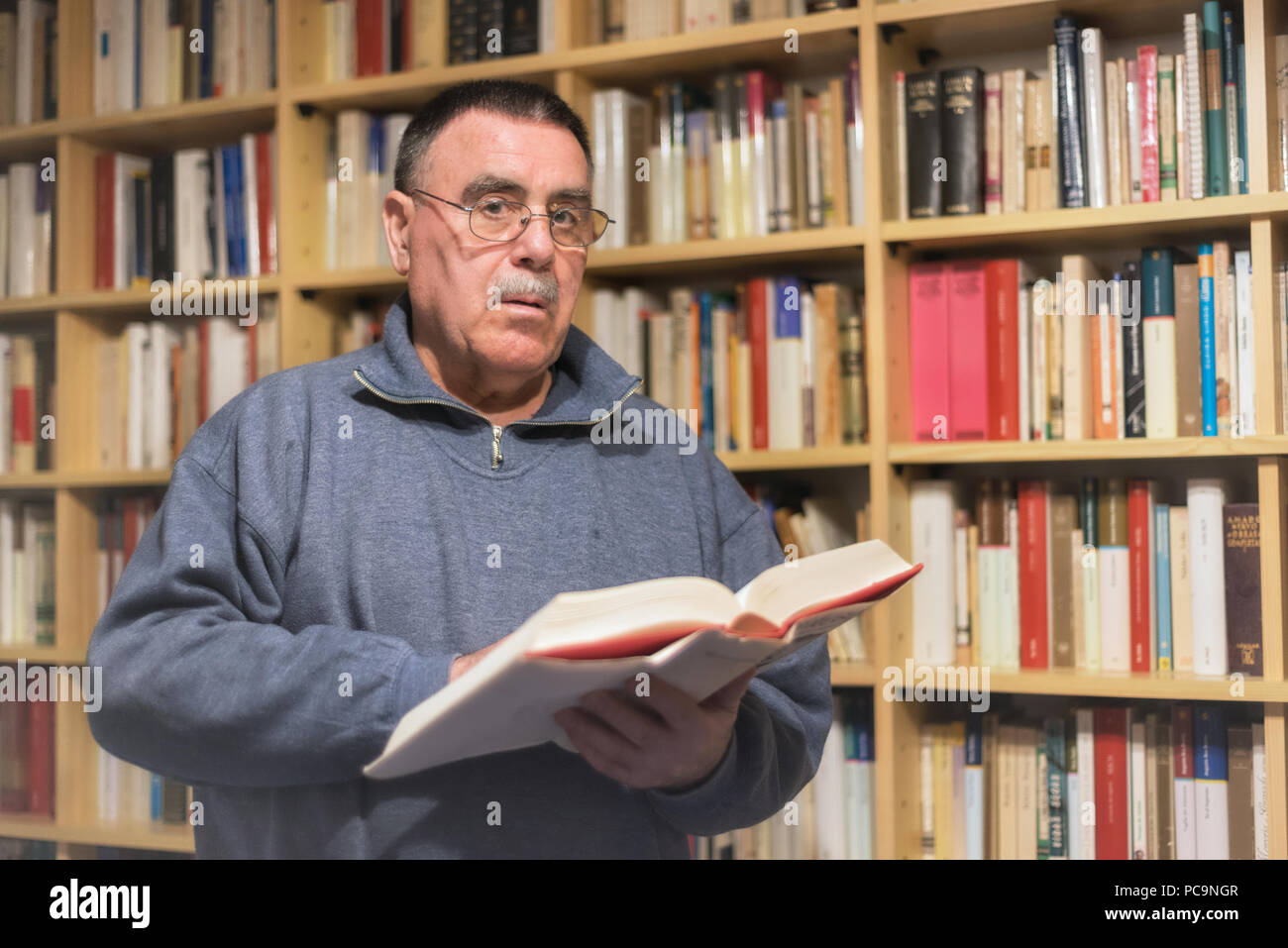 Senior bookshelf hi-res stock photography and images - Alamy