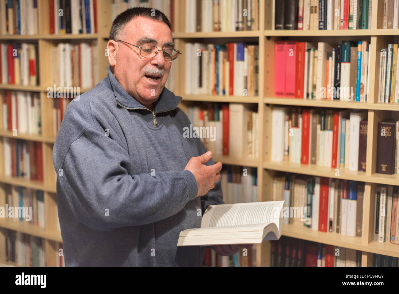 Senior bookshelf hi-res stock photography and images - Alamy