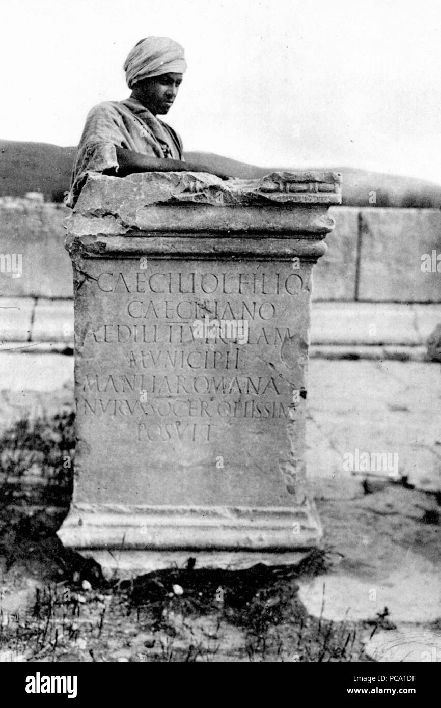 Socle base hi-res stock photography and images - Alamy