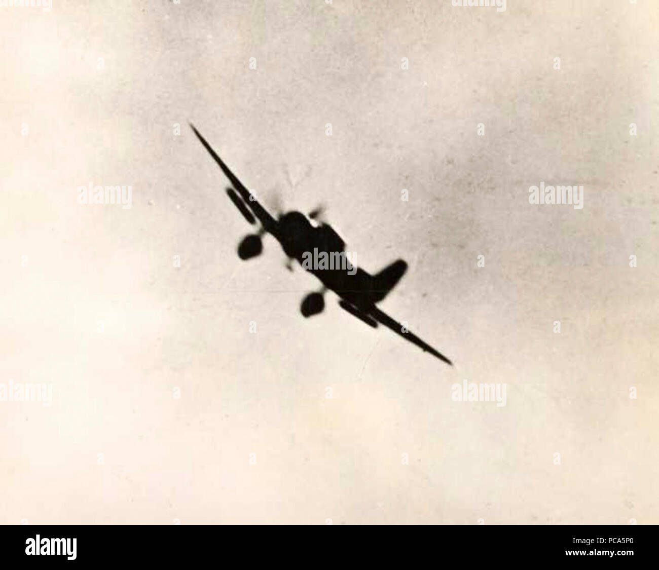 Aichi Val Dive bomber over Pearl Harbor 80G32908 Stock Photo - Alamy