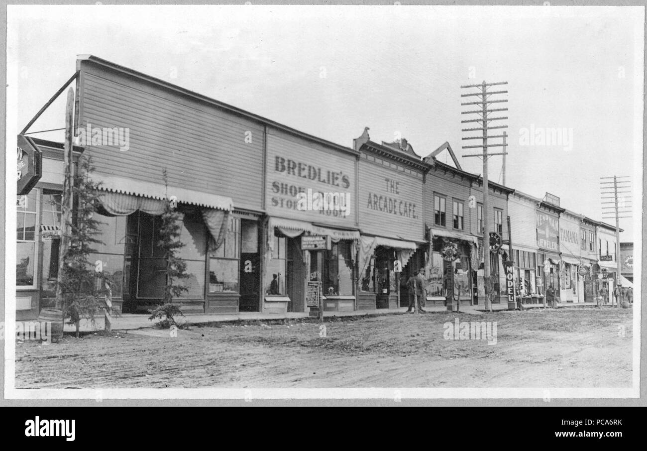 Early 1900s Street Scene Black and White Stock Photos & Images - Alamy