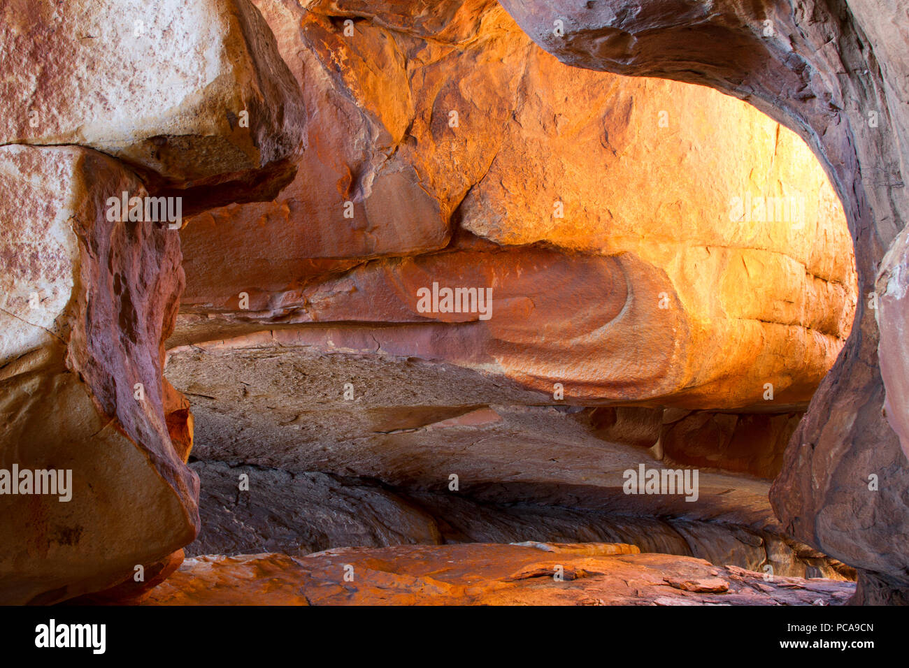 Light and colour patterns on rocks Stock Photo - Alamy