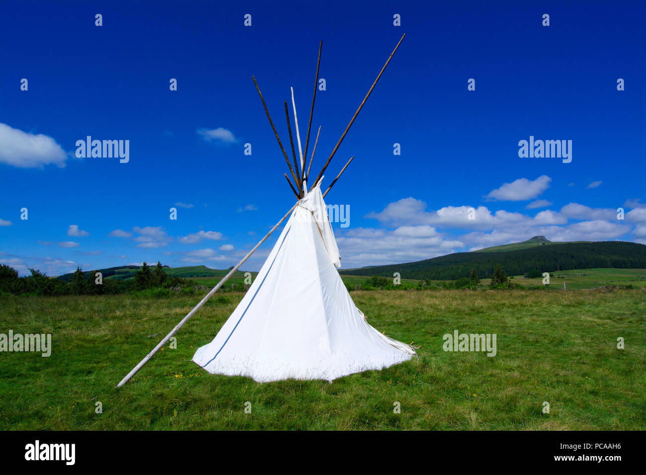 White tipi tent hi-res stock photography and images - Alamy