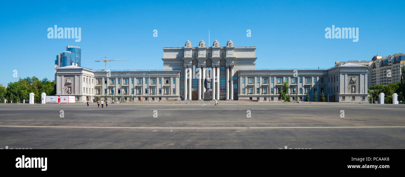 Opera and ballet building on Kuibyshev square in Samara, Russia Stock ...