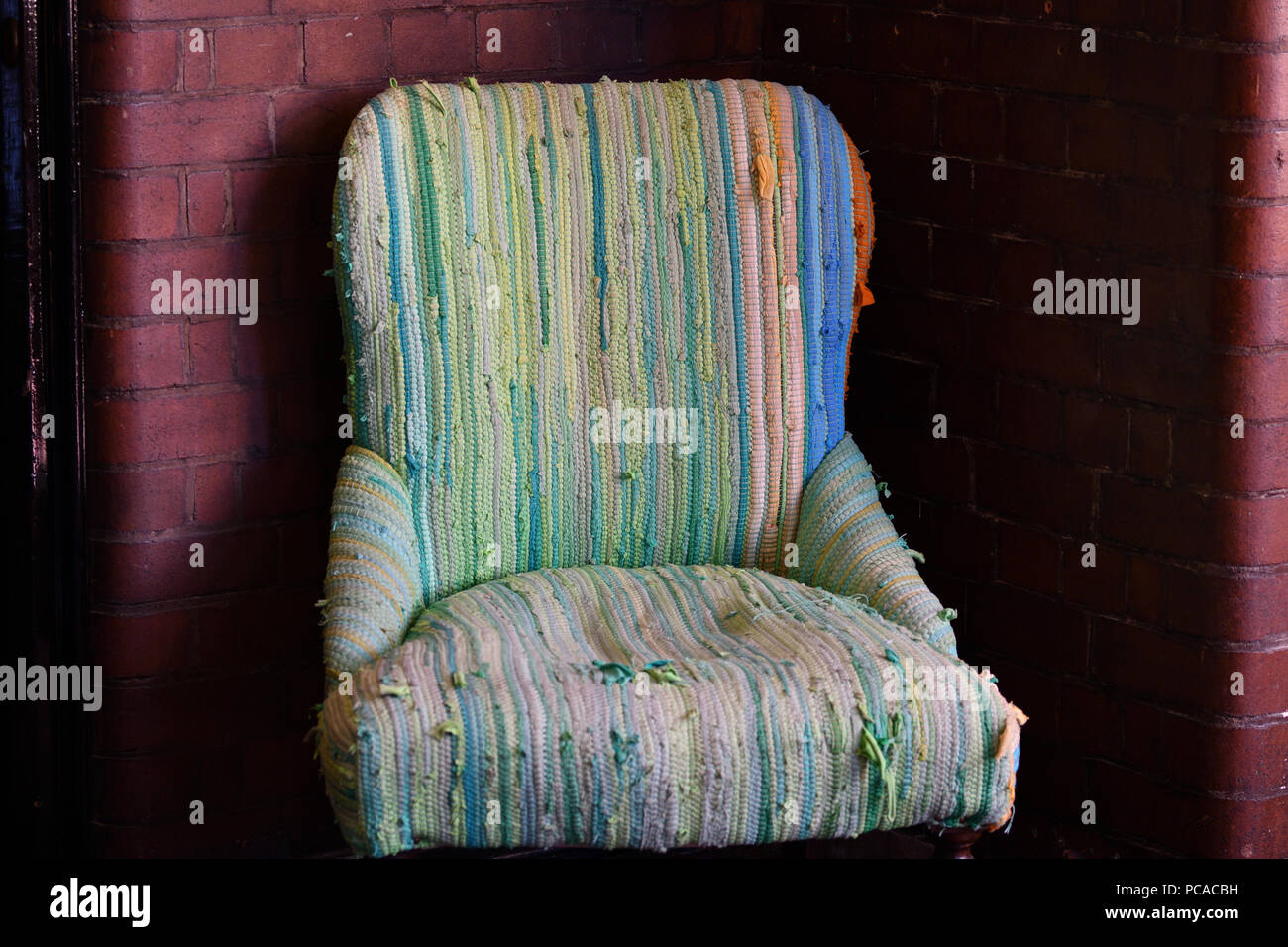 Old recliner chair empty hi-res stock photography and images - Alamy