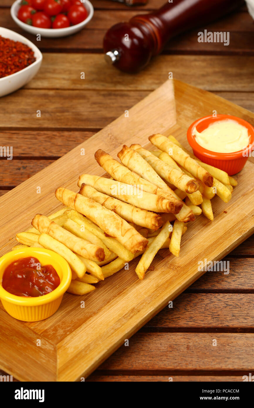 Deep Fried Turkish Cigar Shaped Rolls - Sigara Boregi Stock Photo - Alamy