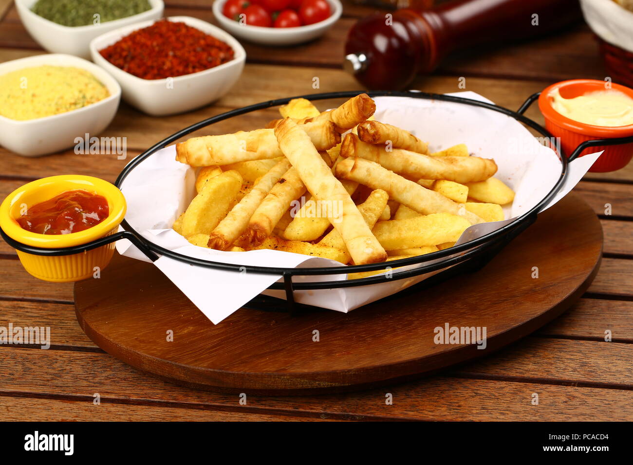 Deep Fried Turkish Cigar Shaped Rolls - Sigara Boregi Stock Photo - Alamy
