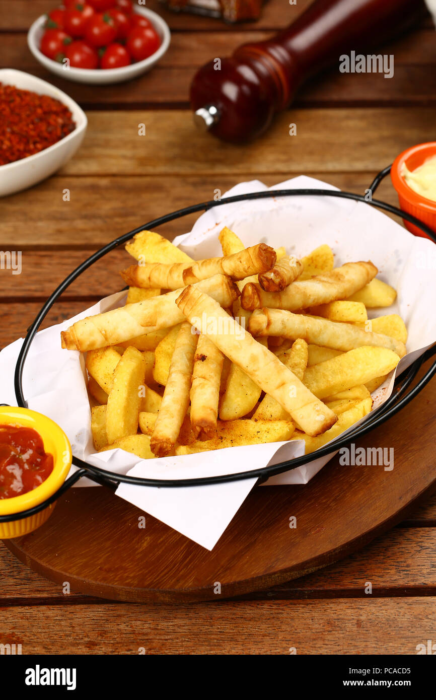 Deep Fried Turkish Cigar Shaped Rolls - Sigara Boregi Stock Photo - Alamy