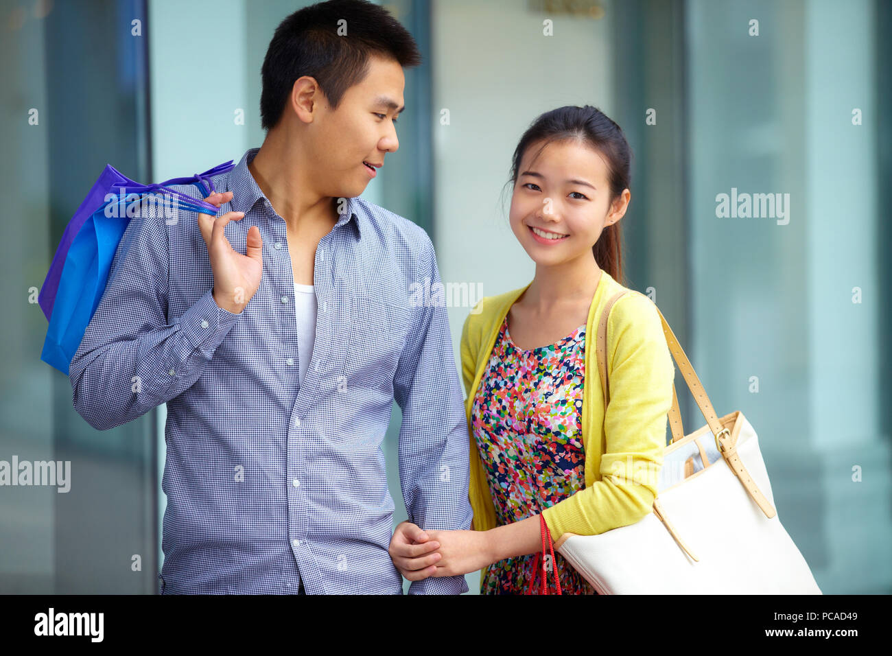 happy young Chinese couple shopping Stock Photo - Alamy