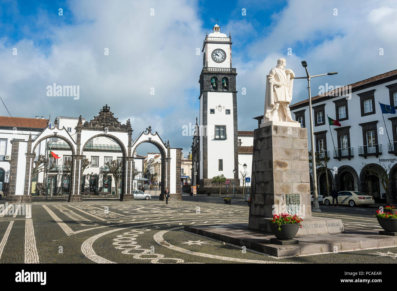 Ponta delgada monument statue hi-res stock photography and images - Alamy