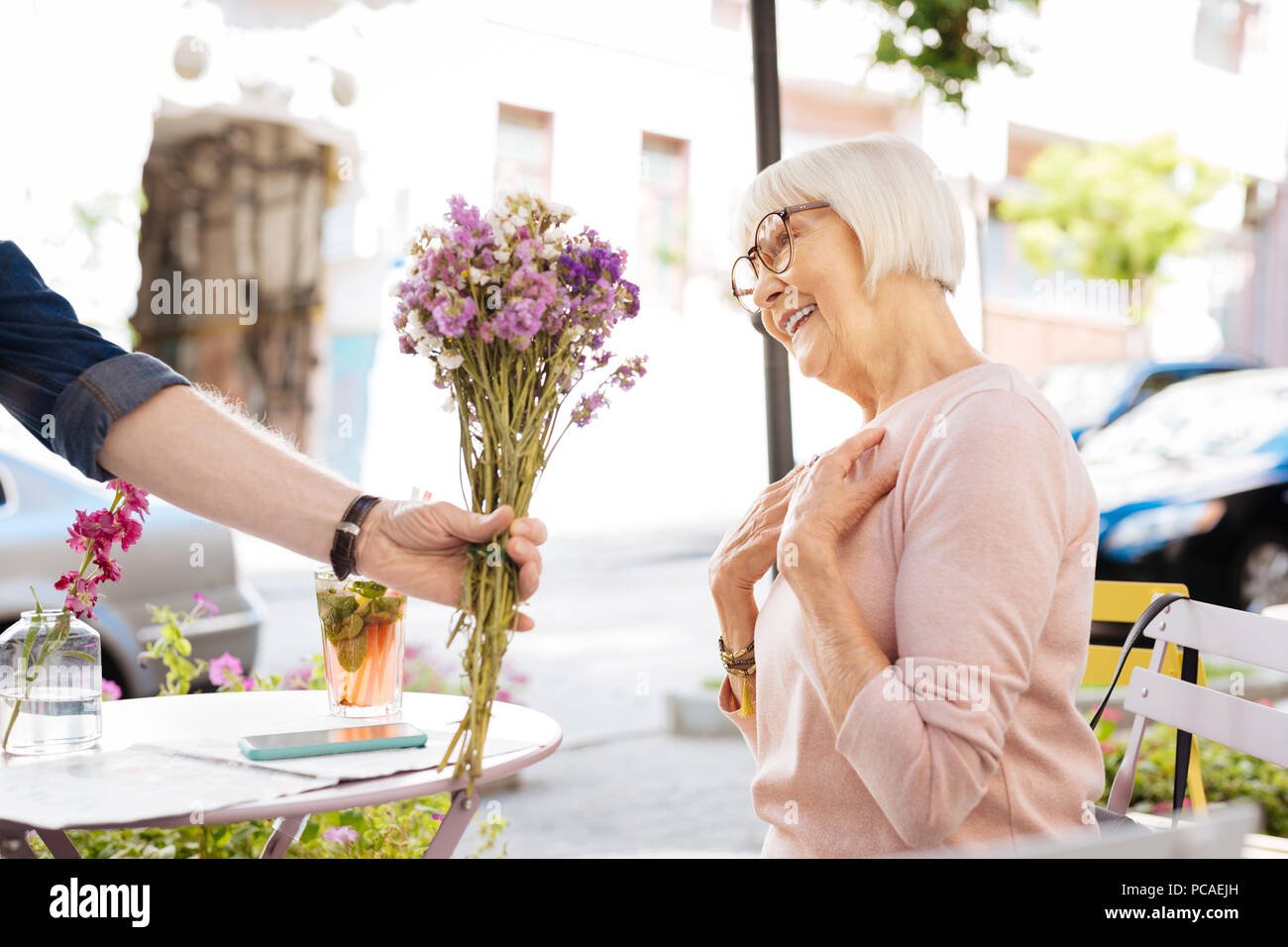 Mature woman bouquet beautiful hi-res stock photography and images - Alamy
