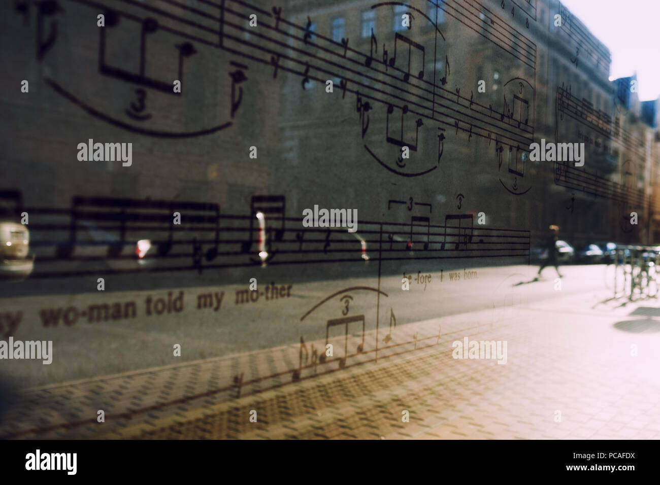 Music notes sky hi-res stock photography and images - Alamy