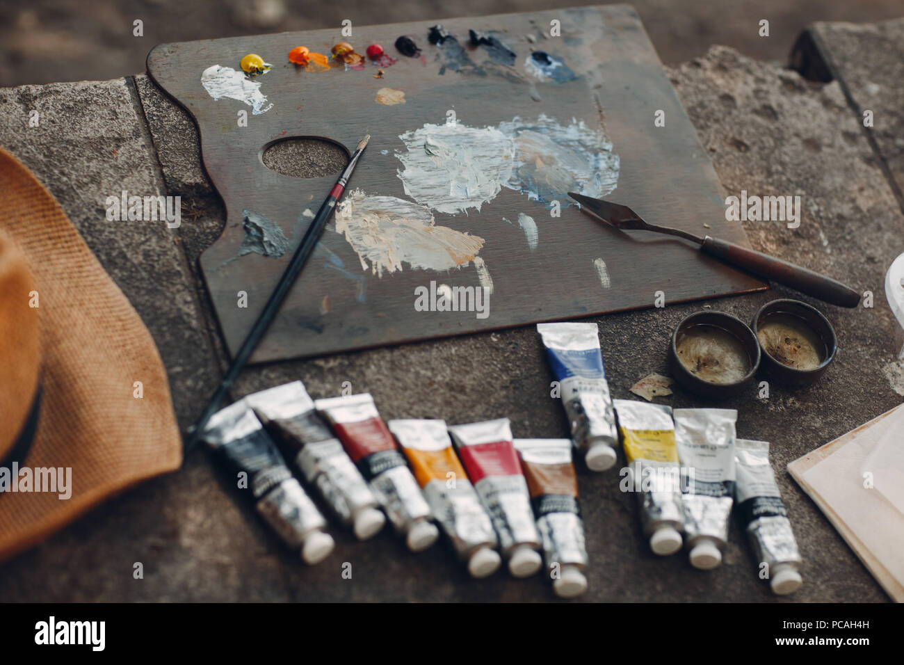 Drawing lessons outdoor Stock Photo - Alamy