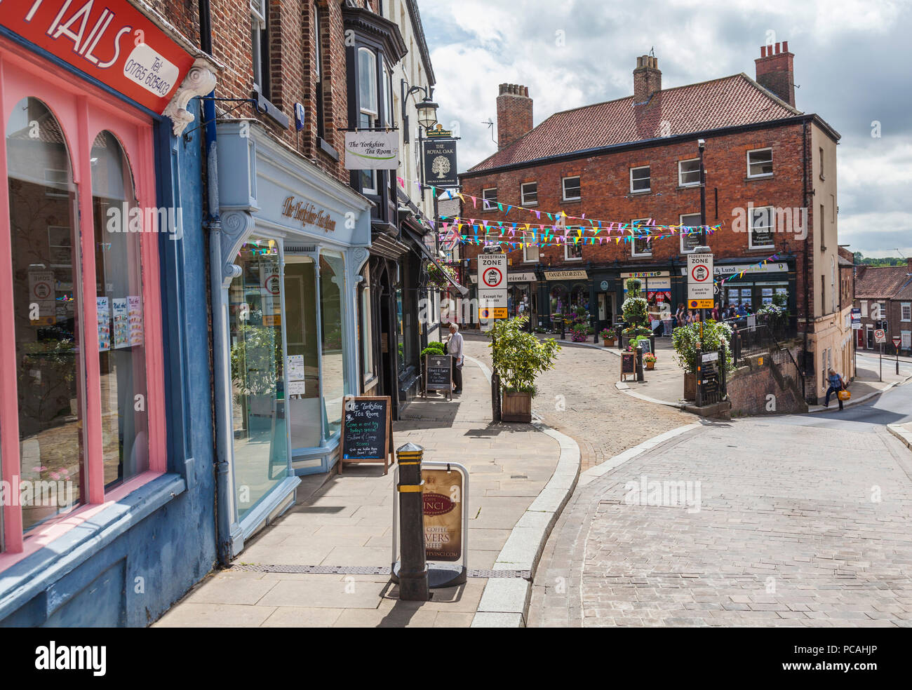 Shopping street ripon hi-res stock photography and images - Alamy