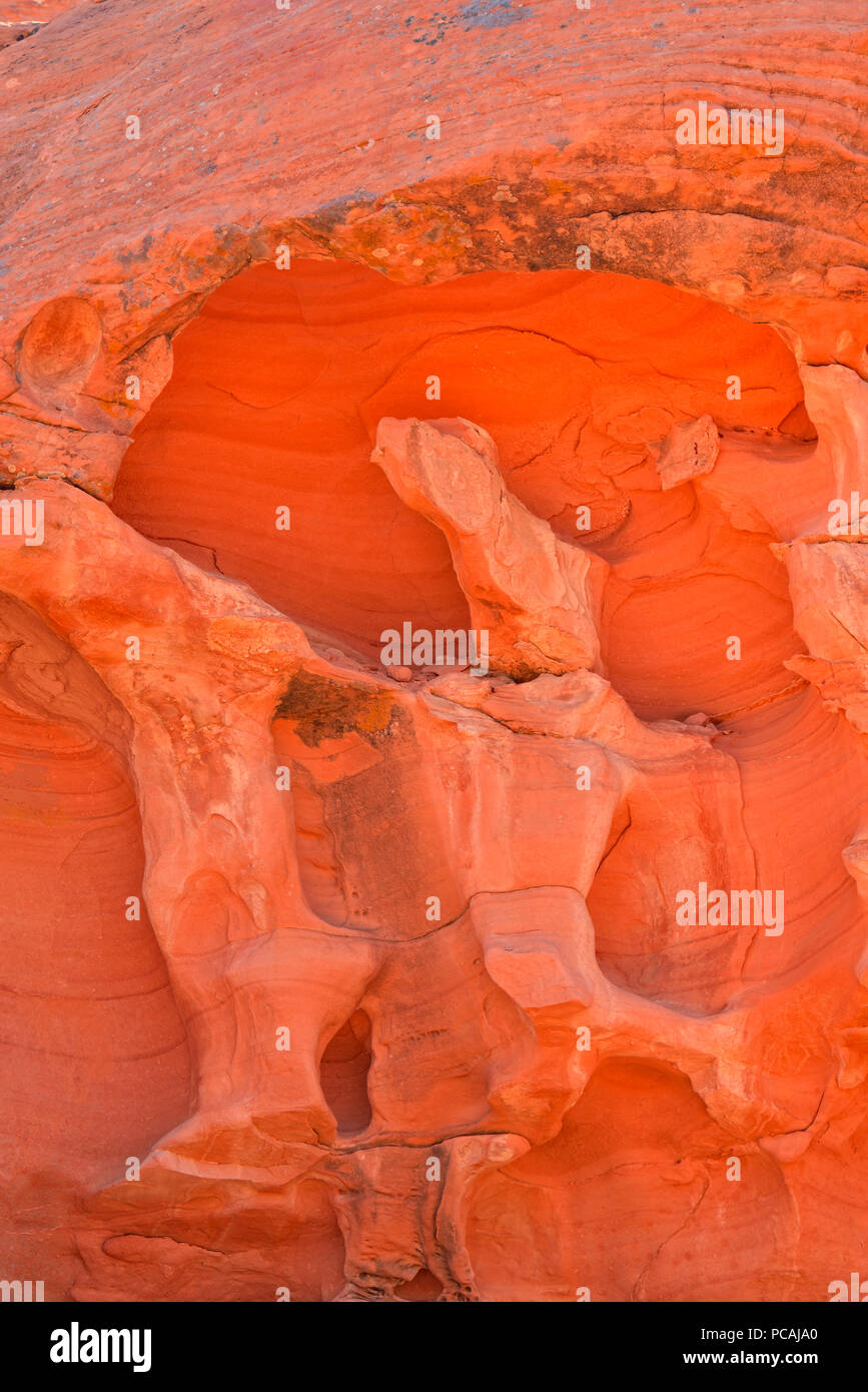 Weathered rocks on the Mouse's Tank trail, Valley of Fire State Park ...
